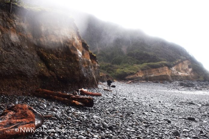 Oregon Coast Agate Hunting: Beaches and Coastal Rivers
